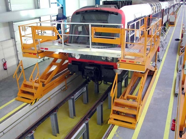 Railway lifting equipment